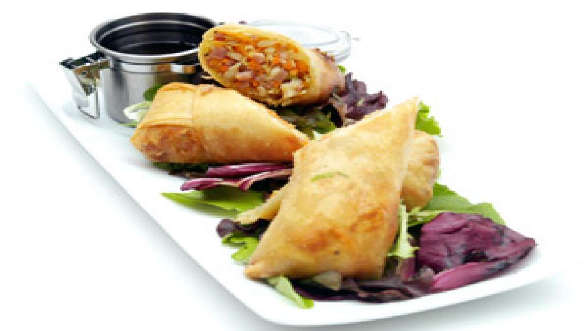 Tasty Semolina Daal Rolls For Rakhi - Boldsky.com