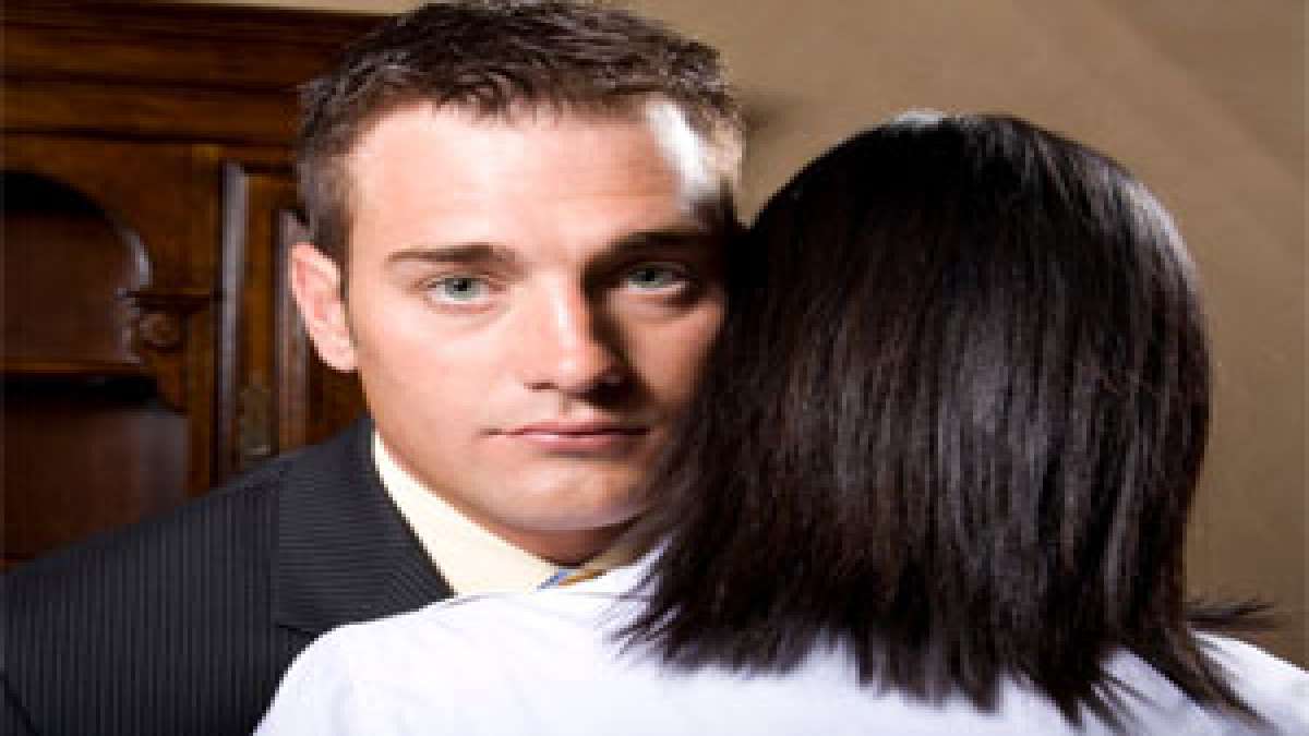 Is It Right To Keep Secrets In A Marital Relationship? - Boldsky.com