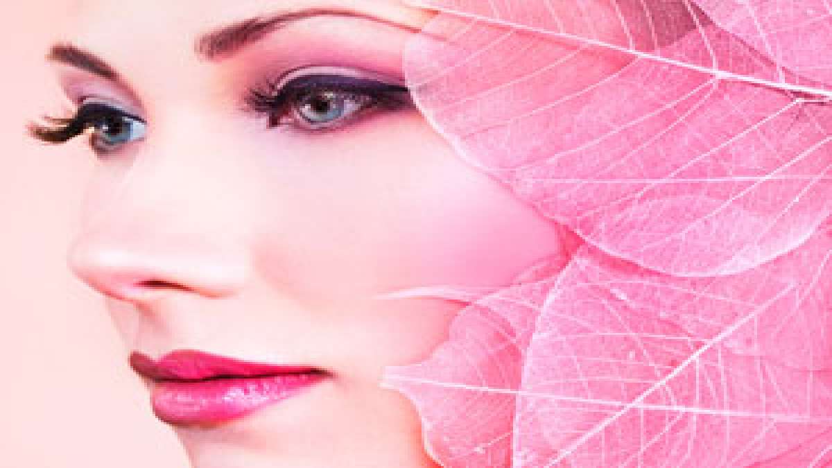 How To Go 'Pink' With Makeup On V Day? - Boldsky.com