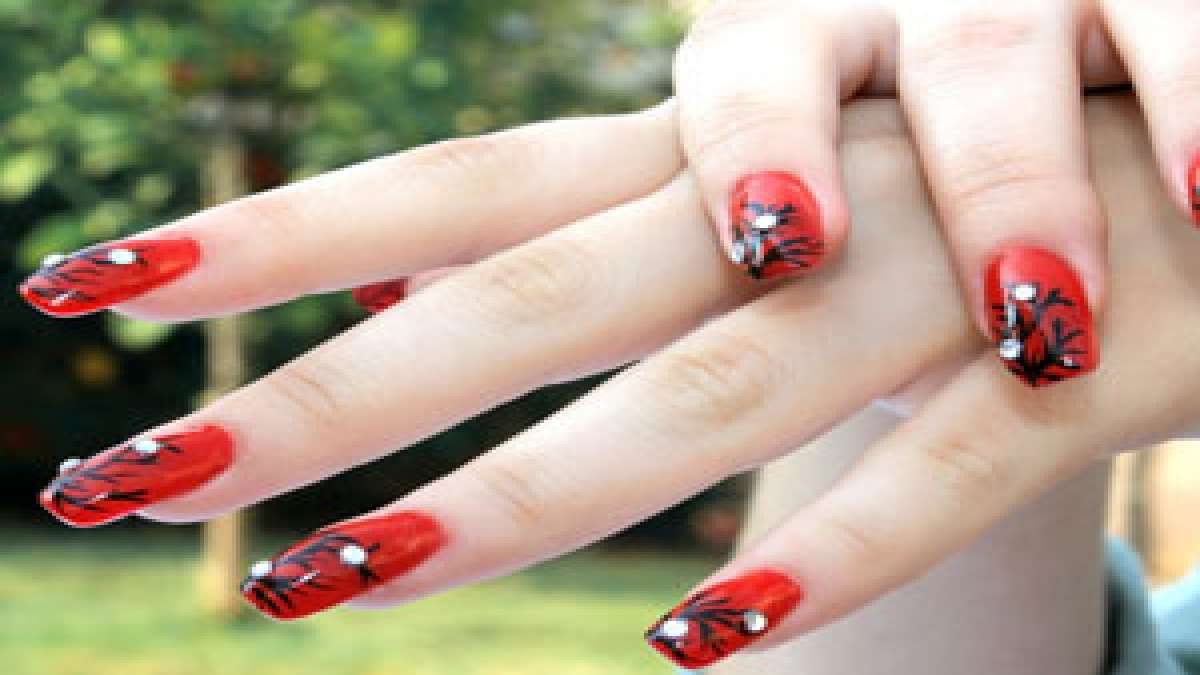 Flaunt Your Red Nails With Art This V Day! - Boldsky.com