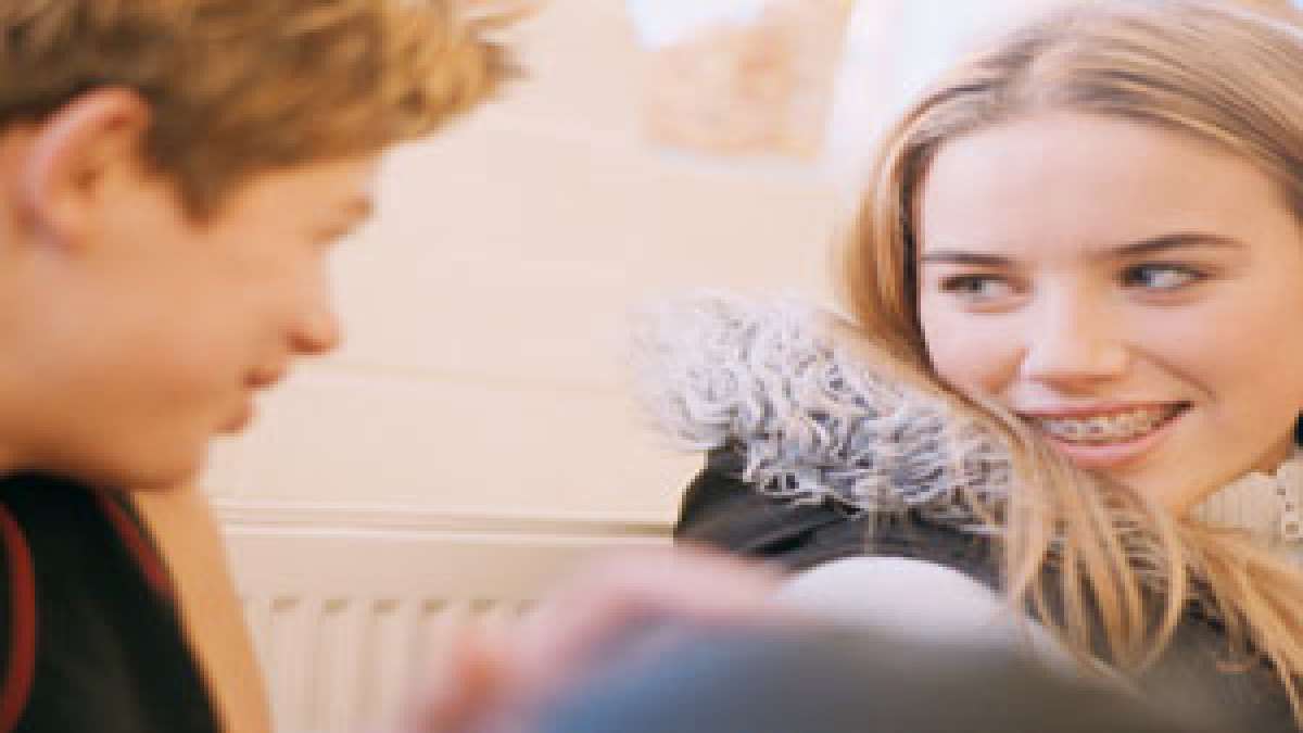 Teen Flirting: How Parents Should Handle It? - Boldsky.com