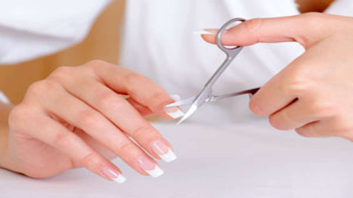 Are You Cutting Your Nails Properly? - Boldsky.com