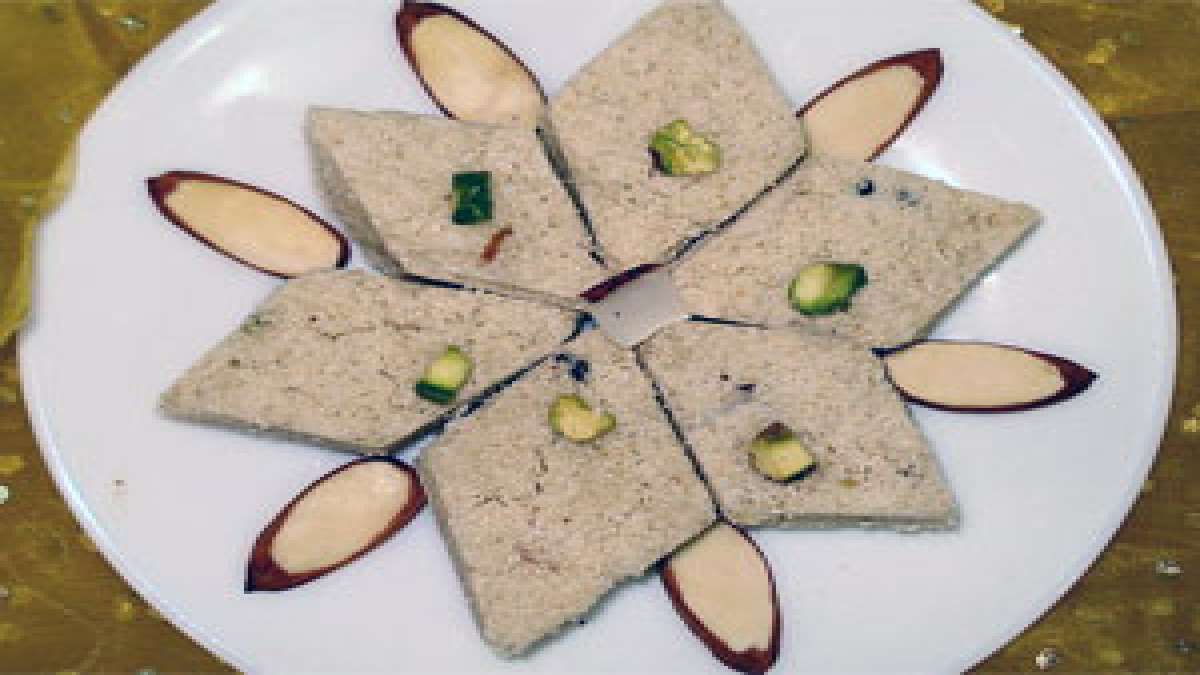 Til Pitha: Yummy Indian Sweet! - Boldsky.com