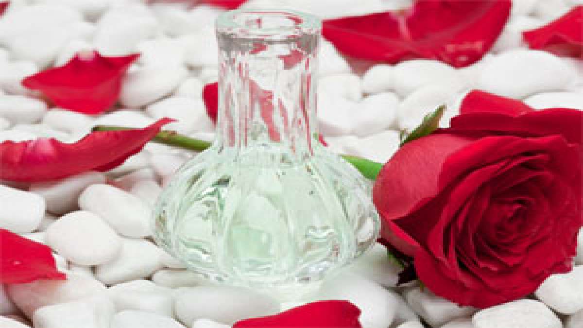 How To Use The Aromatic Rosewater? - Boldsky.com