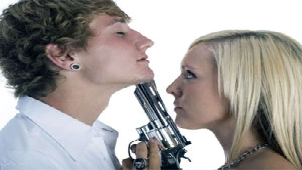 5 Types Of Freaks You Shouldn't Date - Boldsky.com