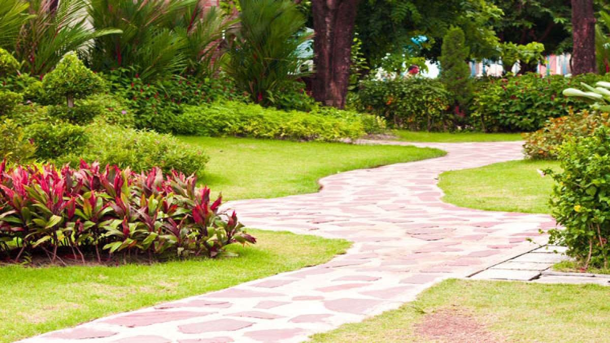 5 Great Garden Path Ideas - Boldsky.com