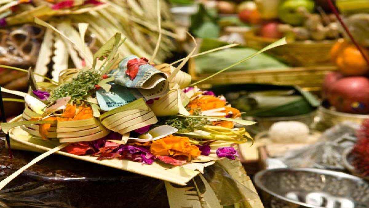 Why Do We Give God An Offering? - Boldsky.com