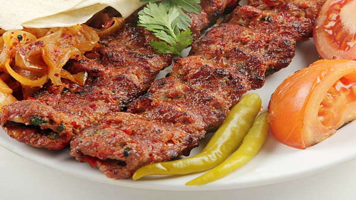 Make Chicken Sheek Kebabs At Home - Boldsky.com