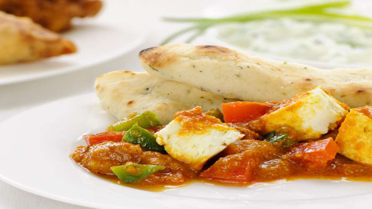 Paneer Capsicum Curry With Roti - Boldsky.com