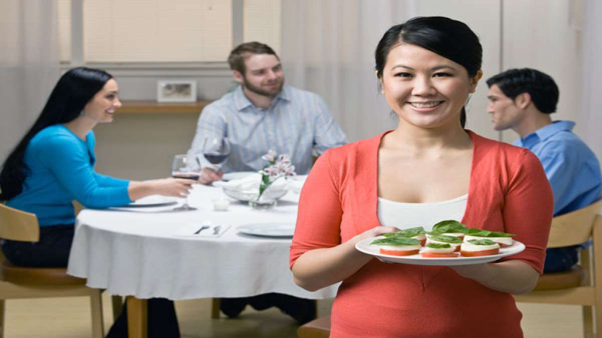 Guidelines To Organise A Potluck Party - Boldsky.com