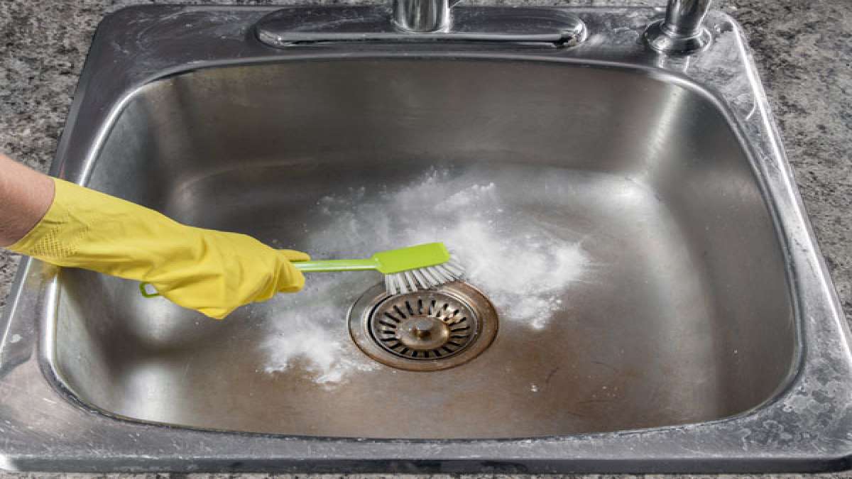 Ways To Clean A Clogged Kitchen Pipe - Boldsky.com
