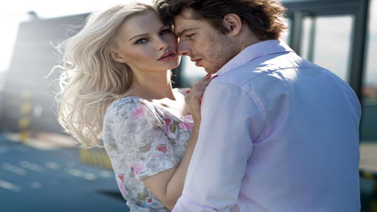 Clingy Boyfriend: Signs To Watchout For - Boldsky.com