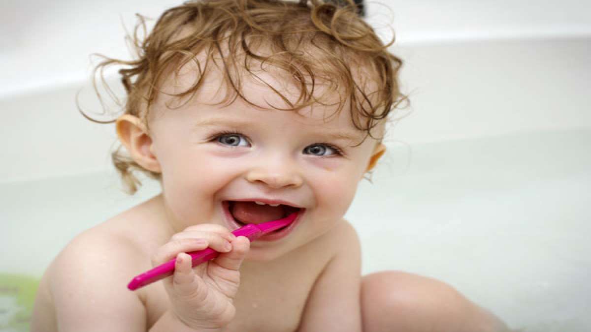 Ways To Clean Your Toddler's Teeth - Boldsky.com