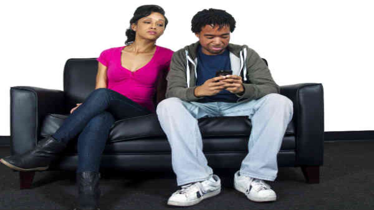 'Texting' Can Ruin Your Relationship - Boldsky.com