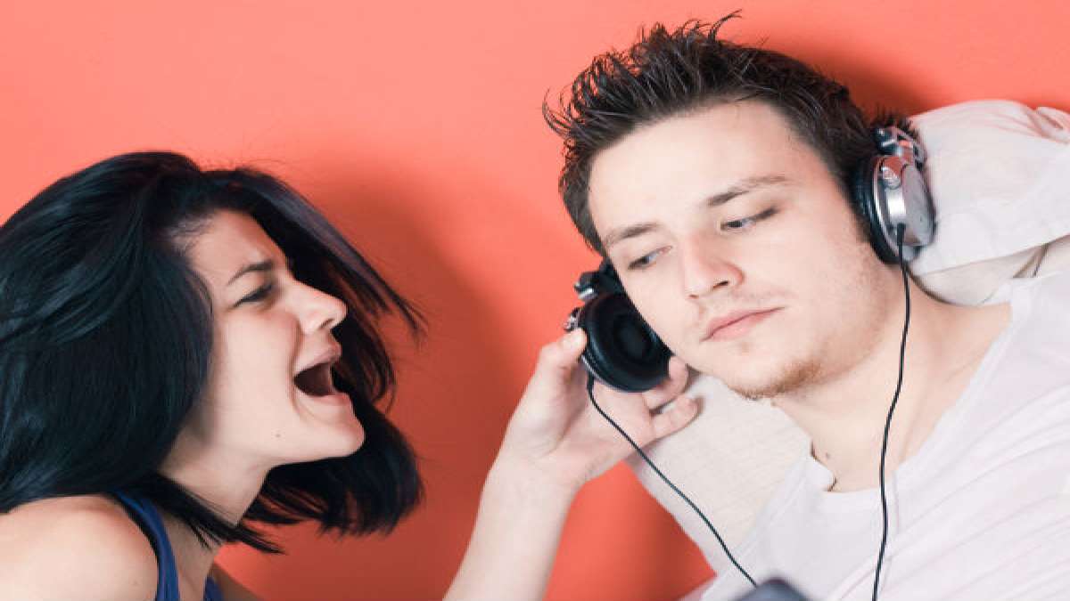 Effects Of Listening To Loud Music - Boldsky.com