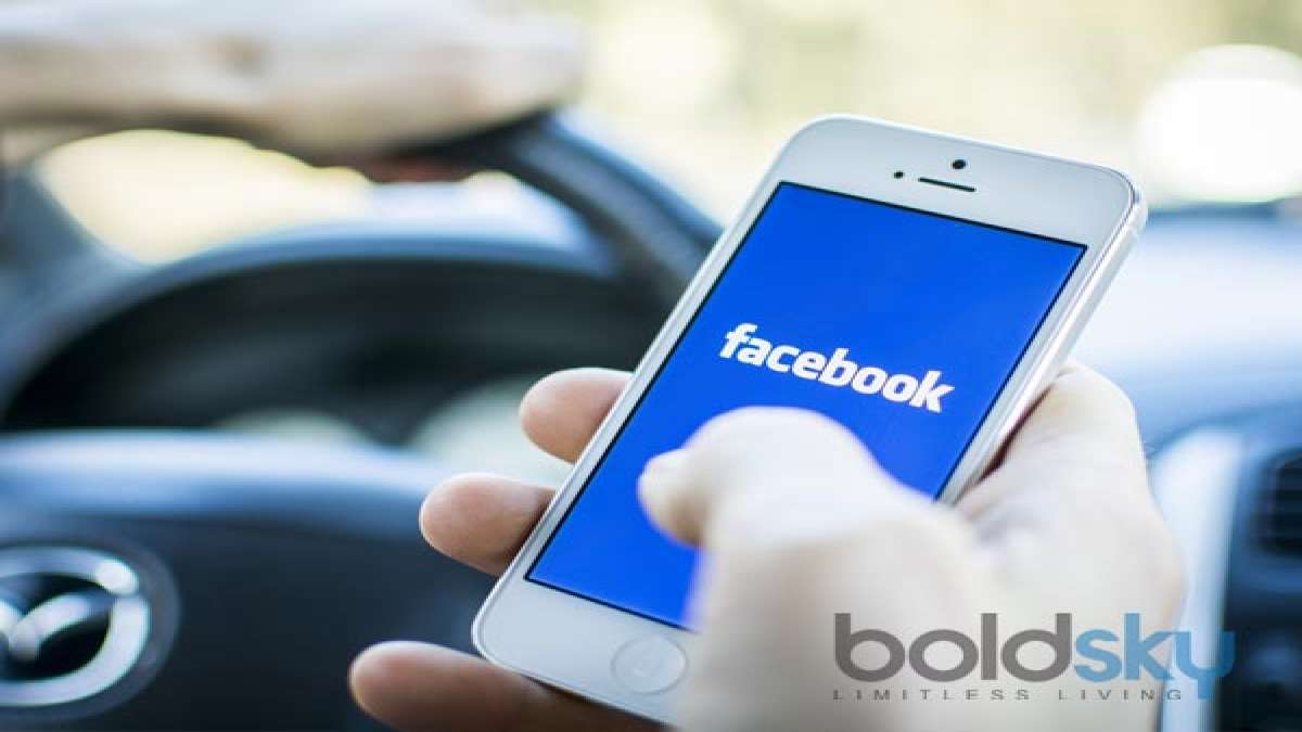 10 Signs Of Cheating On Facebook - Boldsky.com