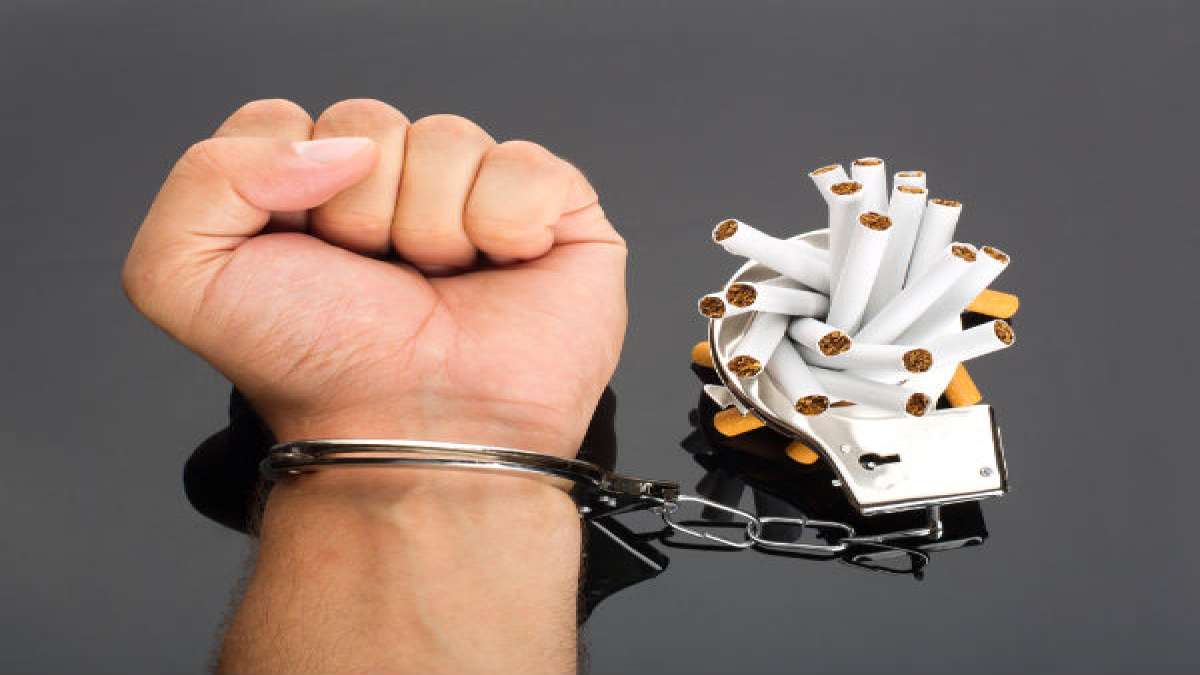 Signs That You Are A Chain Smoker - Boldsky.com