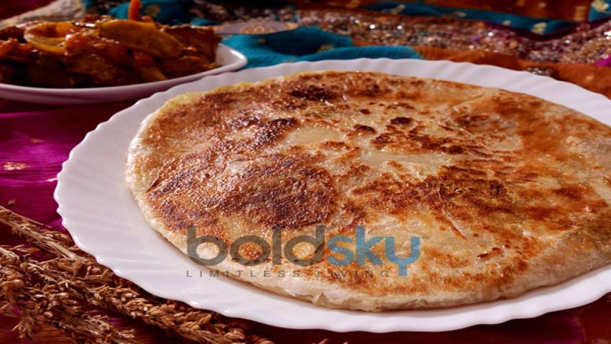 How To Prepare The Delicious Malabari Paratha - Boldsky.com