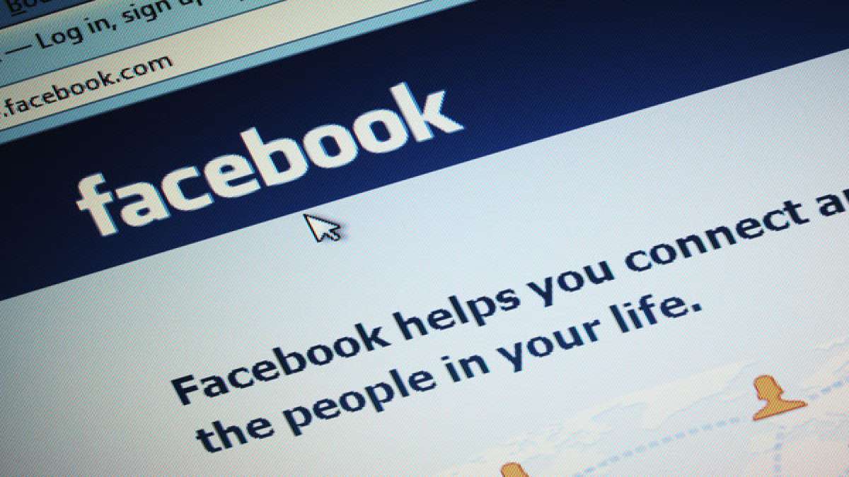 8 Facebook Requests You Should Never Accept - Boldsky.com