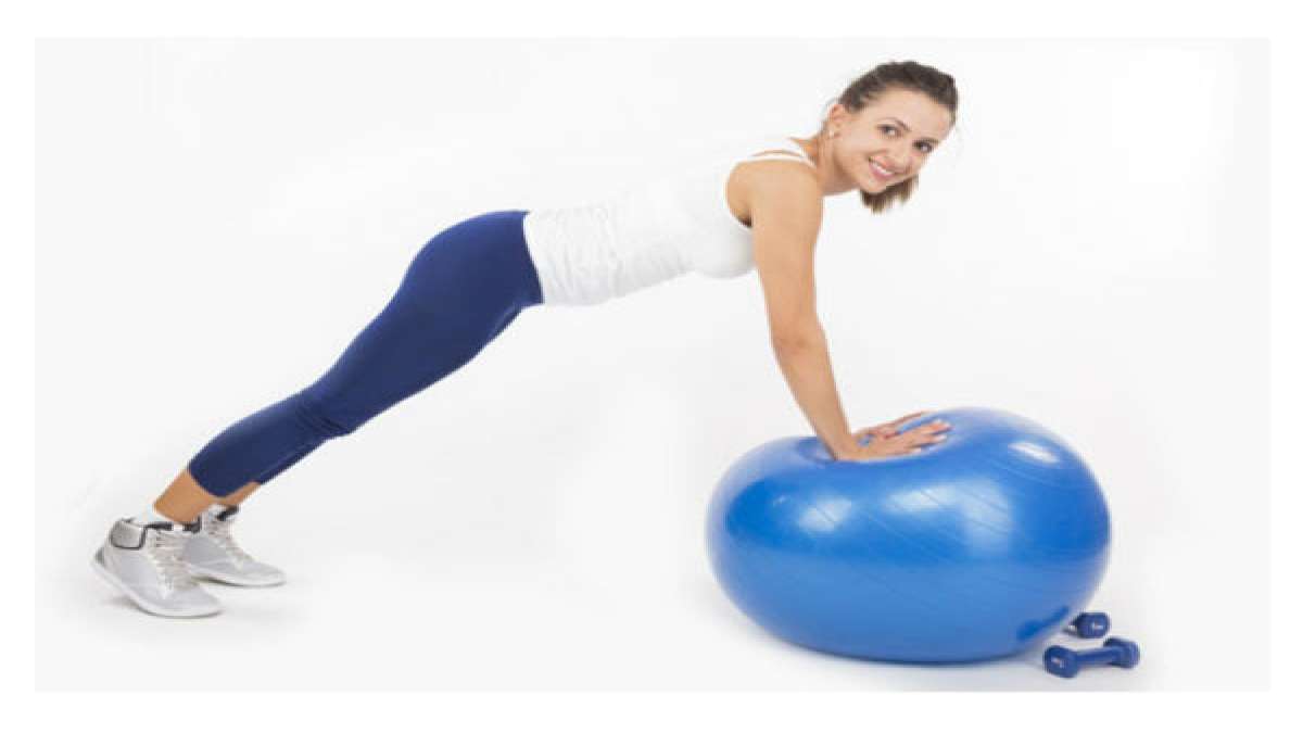 Exercising With A Fitness Ball: Tips - Boldsky.com