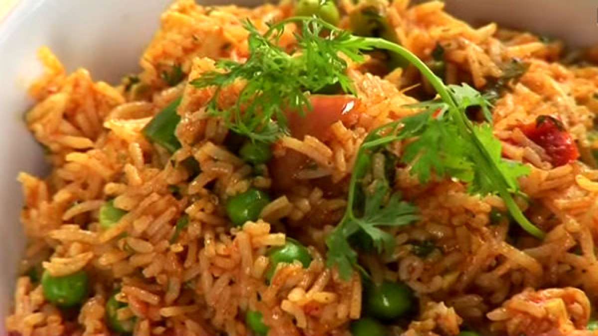15 Minute Tomato Rice With Peas Recipe - Boldsky.com