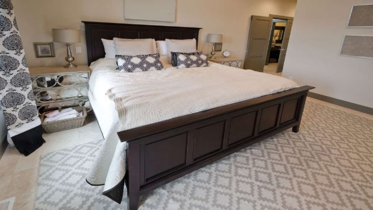 Six Simple Ways To Decorate Small Room - Boldsky.com