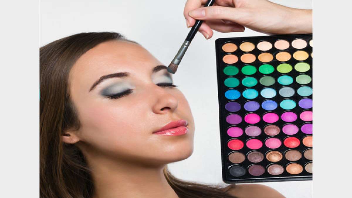 Know The Simple Eye Shadow Tips - Boldsky.com