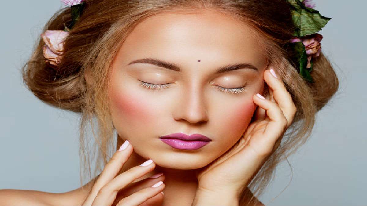 How To Get Pink Cheeks Naturally - Boldsky.com