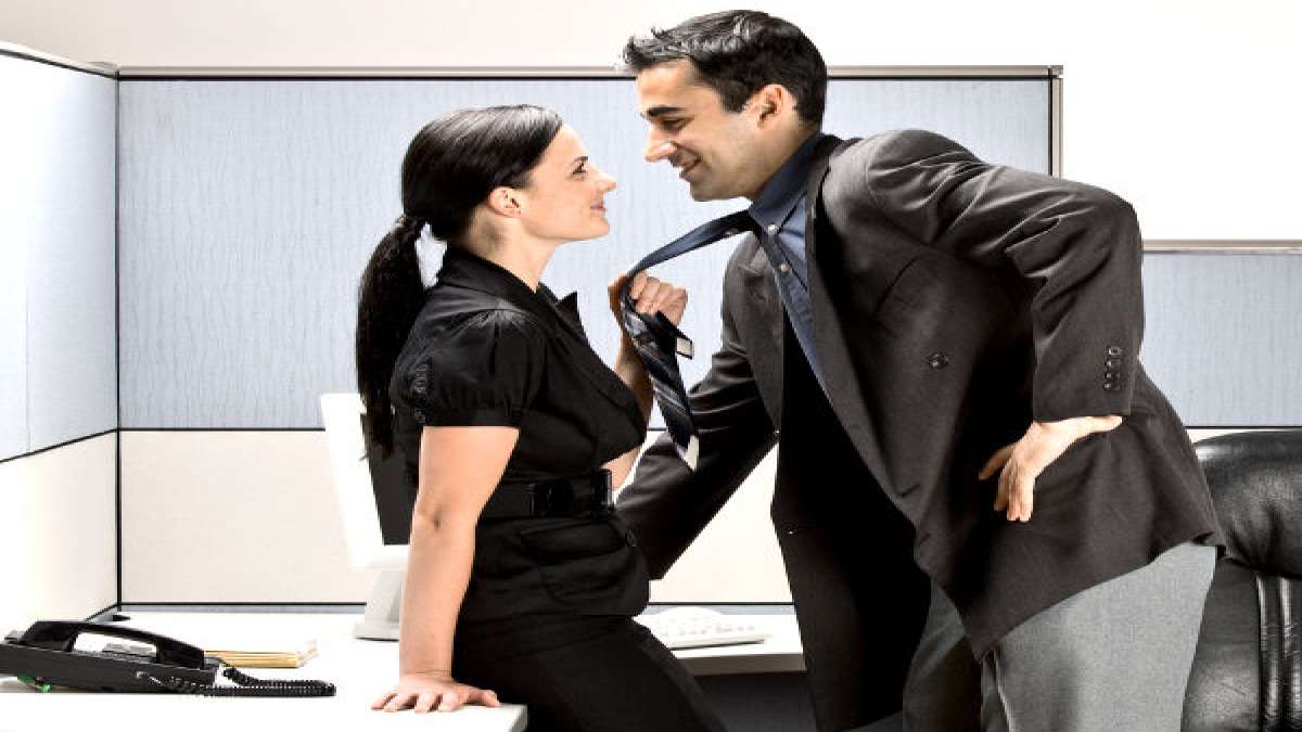 Signs Your Colleague Is In Love With You - Boldsky.com
