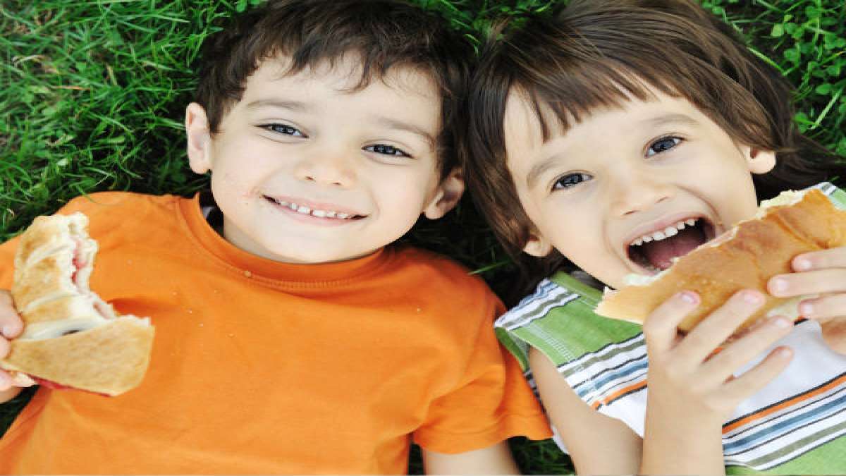 Signs Of Binge Eating In Children - Boldsky.com