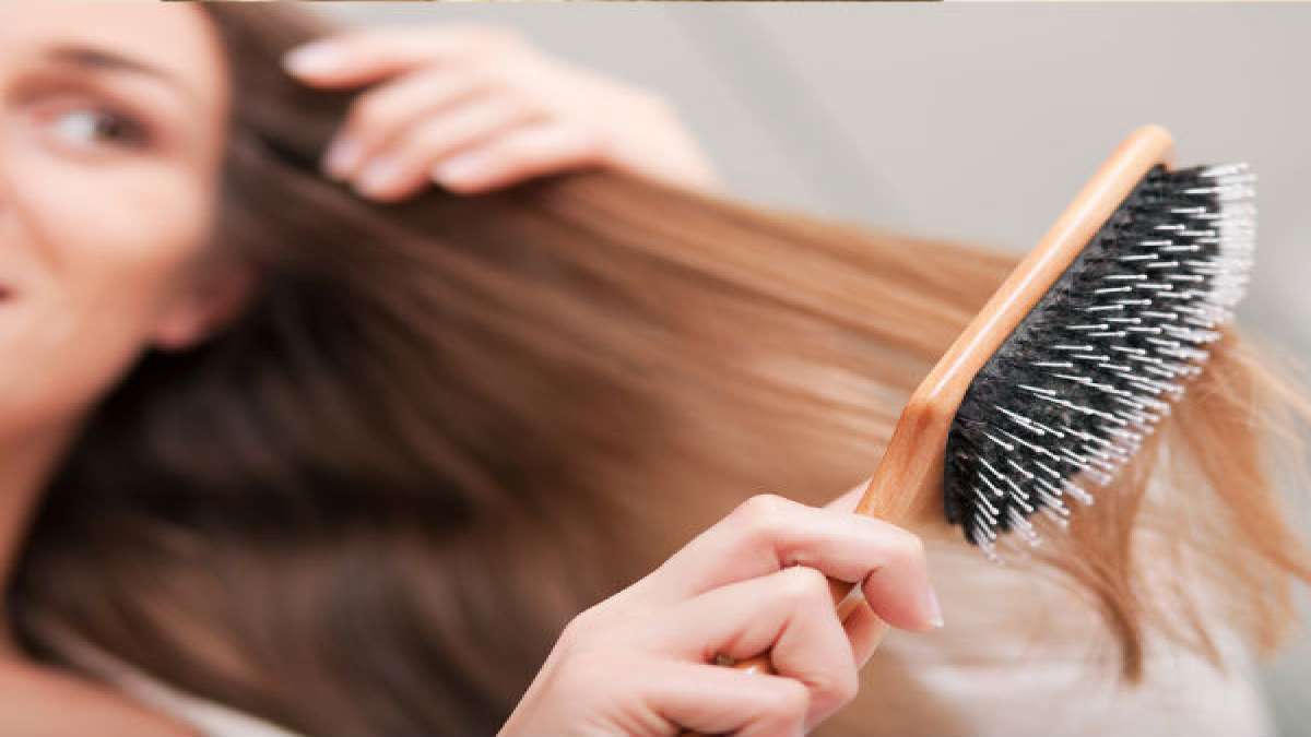 Why Brush Your Hair Regularly? - Boldsky.com