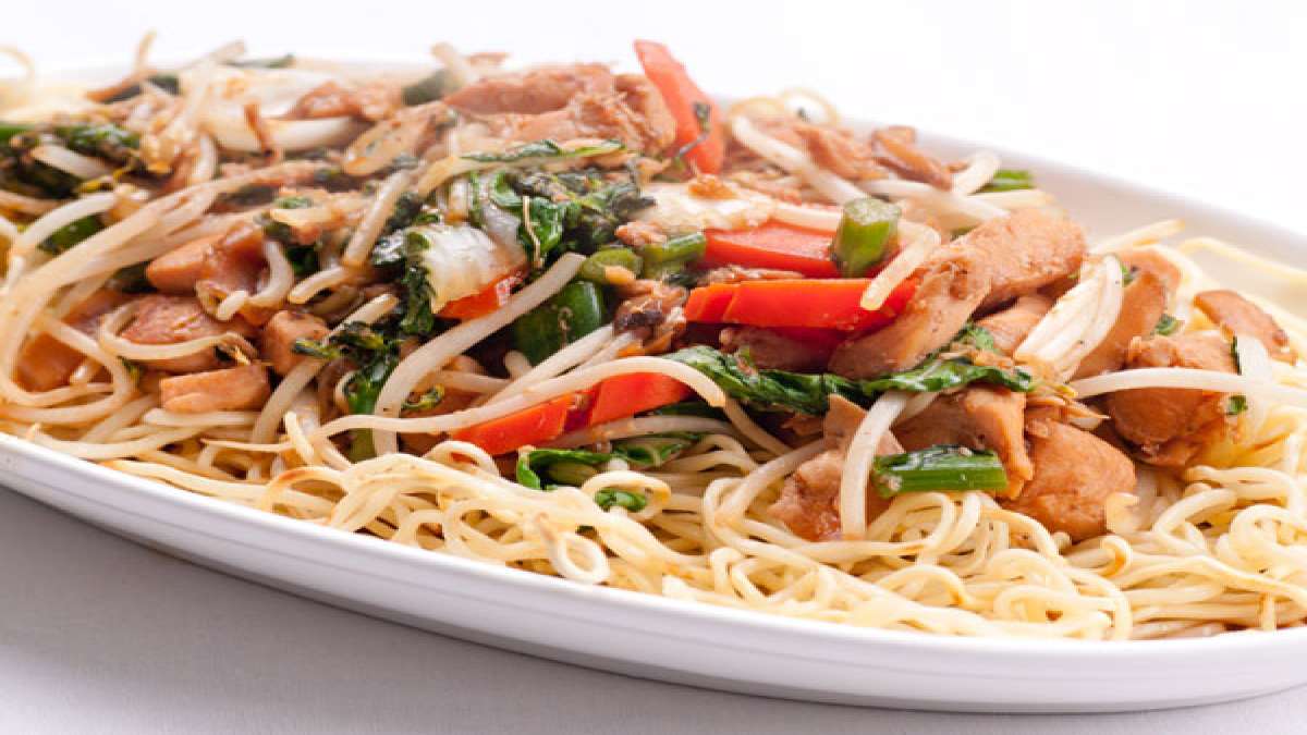 Lip Smacking Fried Chicken Noodles Recipe - Boldsky.com