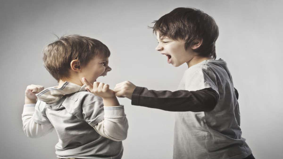 How To Handle Sibling Rivalry In Kids - Boldsky.com