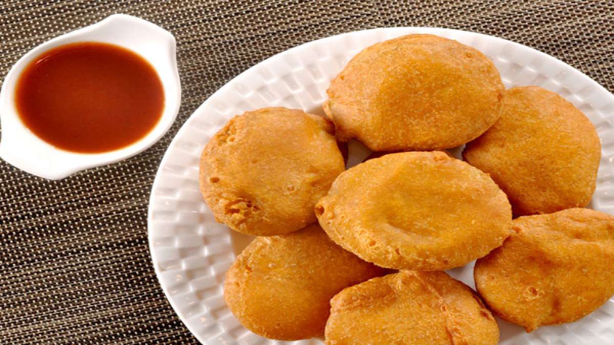 Spicy Bread Bonda Recipe For A Chilly Day - Boldsky.com