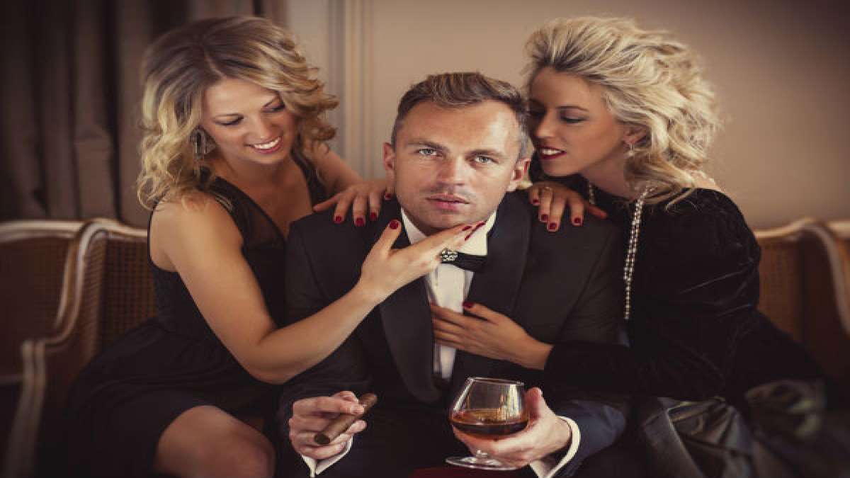 Signs He Is A Casanova - Boldsky.com