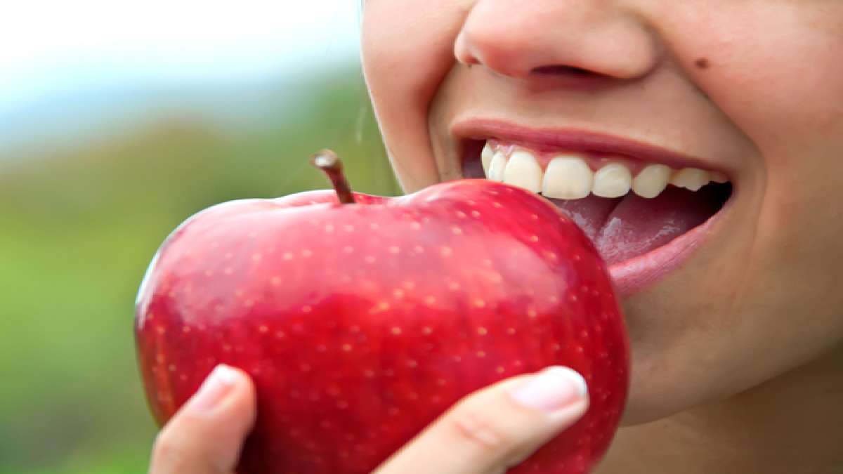 Benefits Of Eating Fruits With The Skin - Boldsky.com