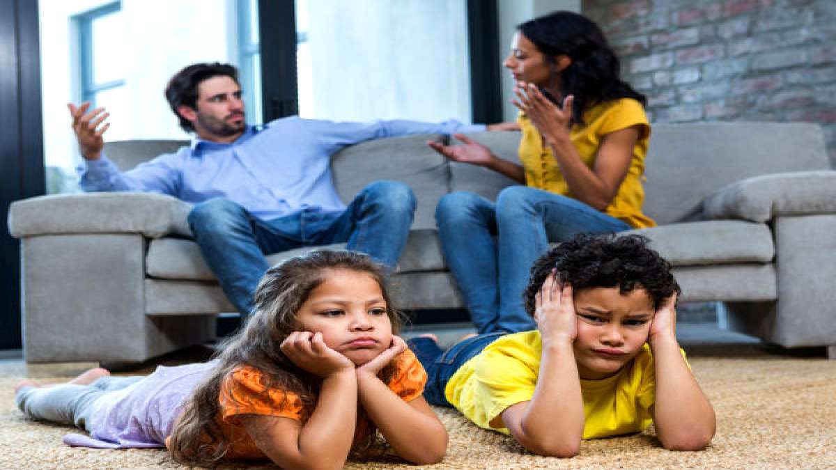 Signs Of A Dysfunctional Relationship - Boldsky.com