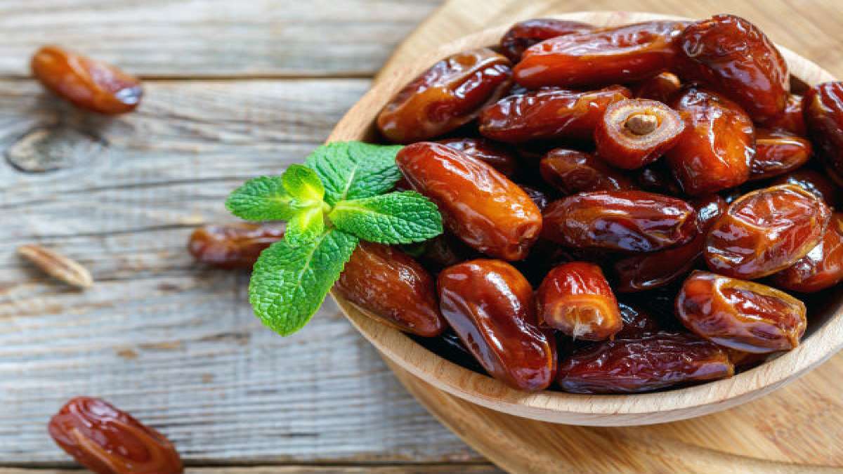 Skin And Hair Benefits Of Dates - Boldsky.com
