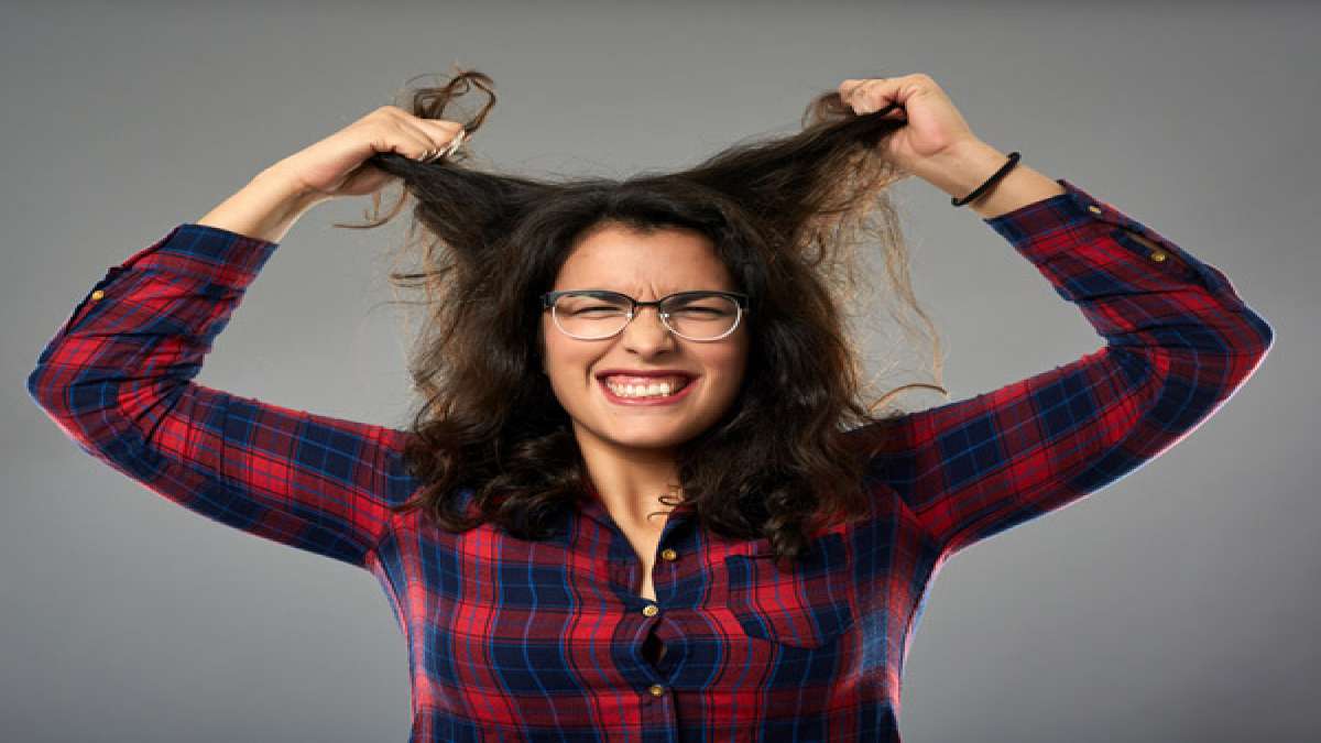 10 Tried And Tested Ways For A Good Hair Day At Work - Boldsky.com