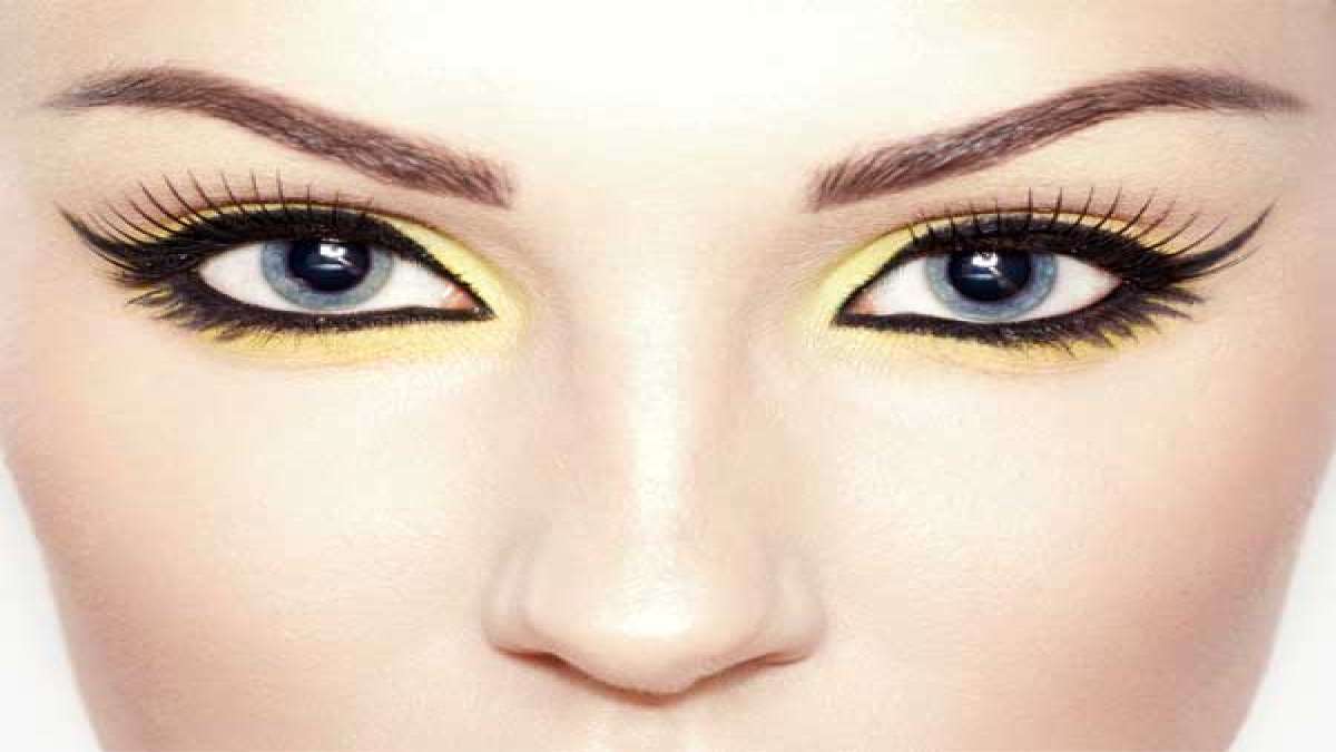 Stepwise Guide For Cat Eye Makeup - Boldsky.com