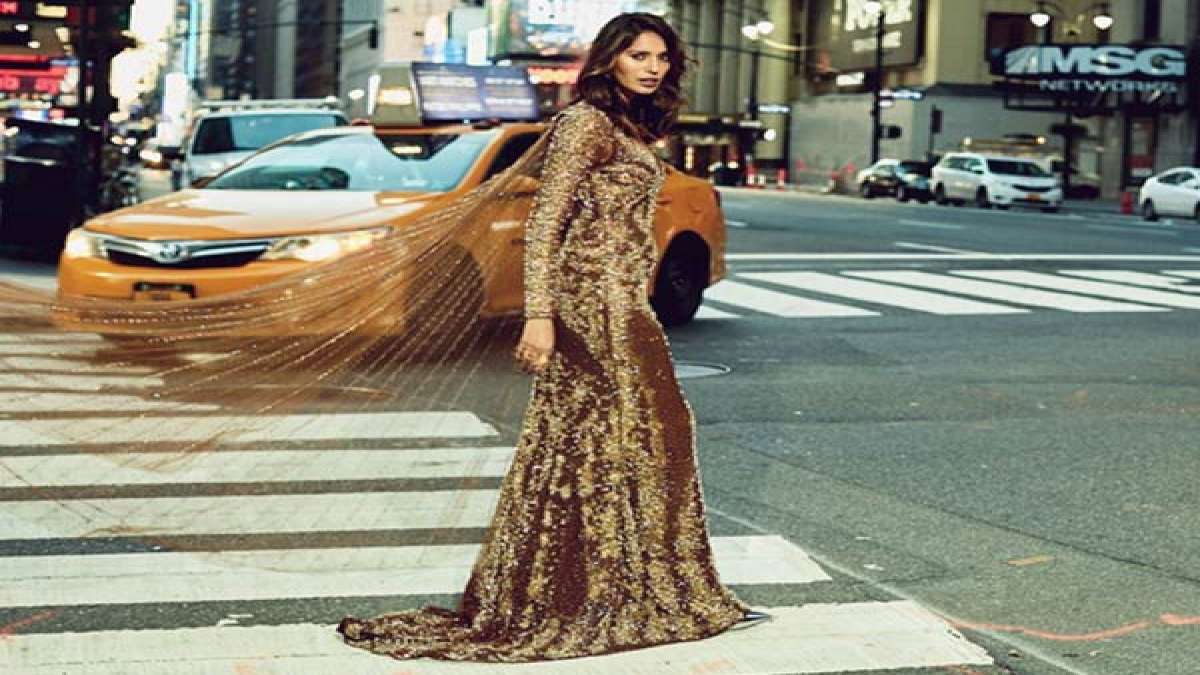 Celebrity Designers Turn Super Model Ujjwala Raut Into A Diva - Boldsky.com