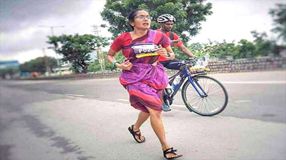 Saree-Clad Woman Ran 42 KM To Promote Handlooms - Boldsky.com