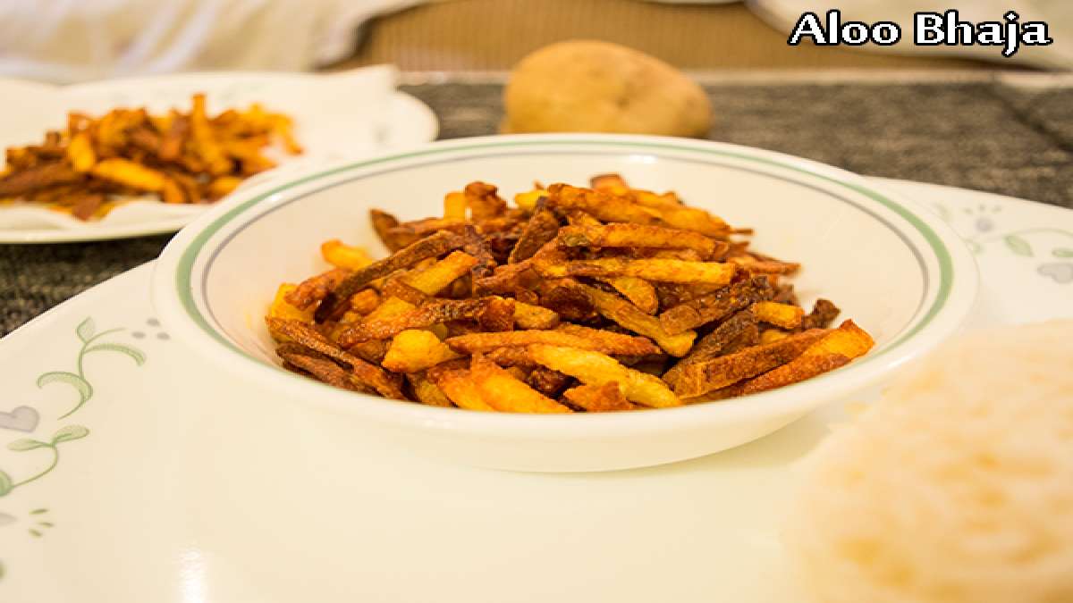 Aloo Bhaja Recipe | Bengali-style Fried Potato Recipe | Potato Fry ...