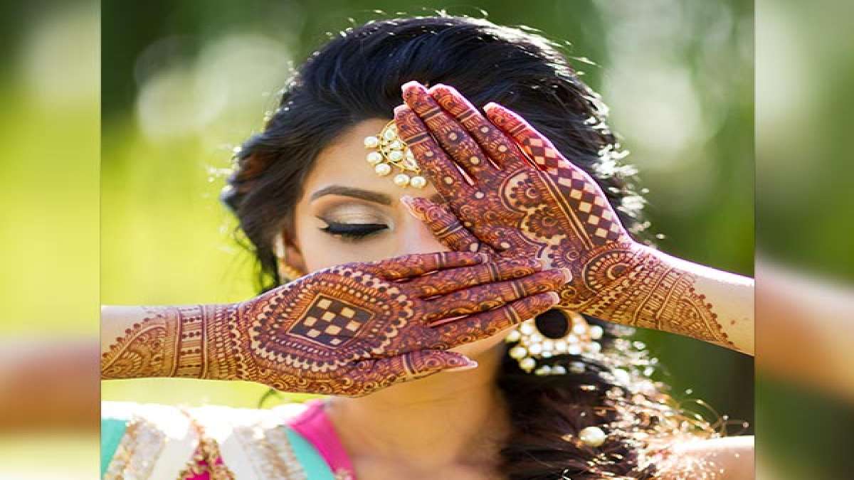 Top 10 Best Mehendi Designs For Sangeet Ceremony - Boldsky.com