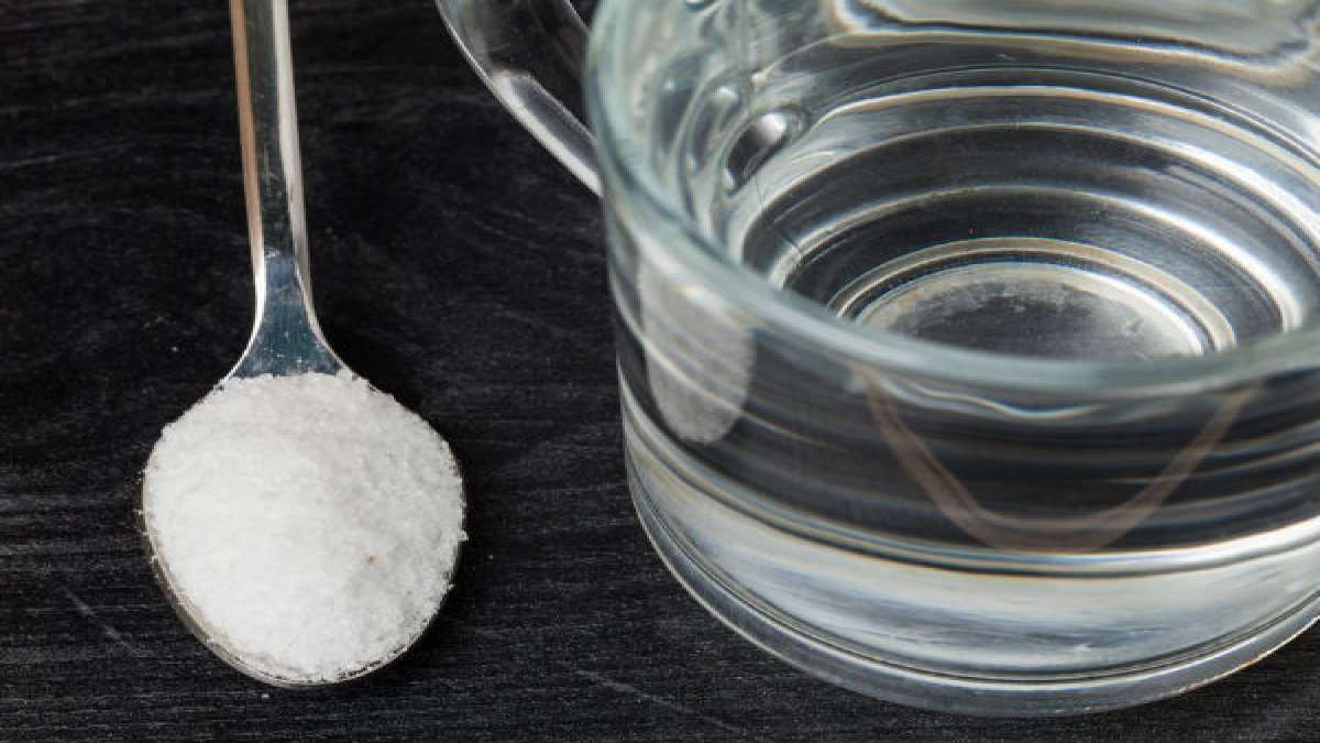 Mix Baking Soda With Water & See What It Can Do To Your Body In 5 ...