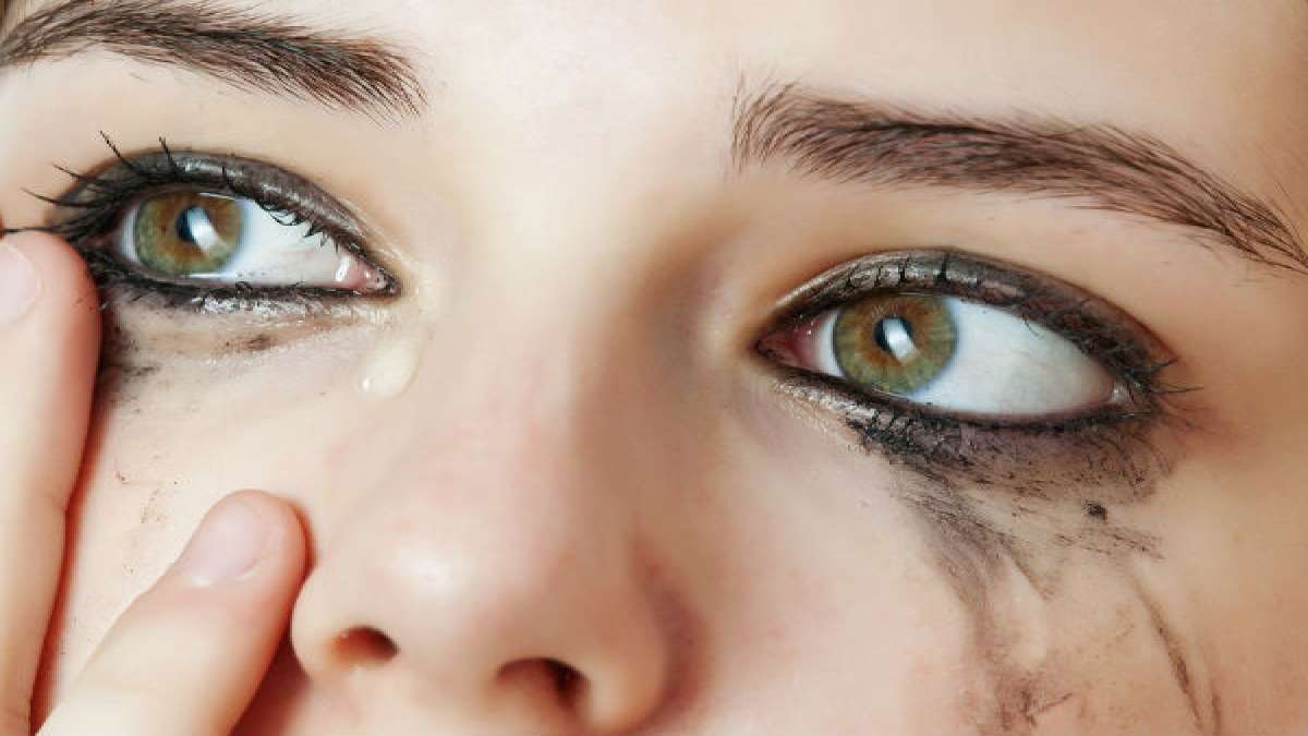 Got Sensitive Eyes & Skin? Try Out These Excellent Makeup Tips ...