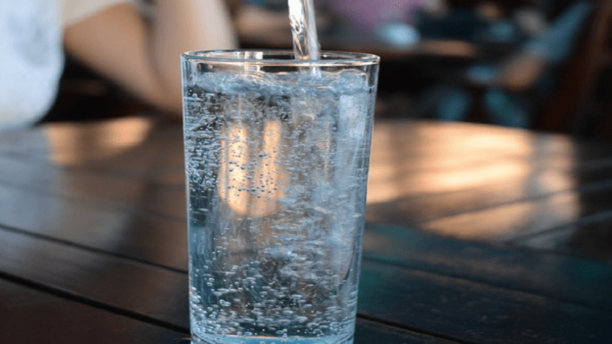 10 Surprising Health Benefits Of Sparkling Mineral Water - Boldsky.com