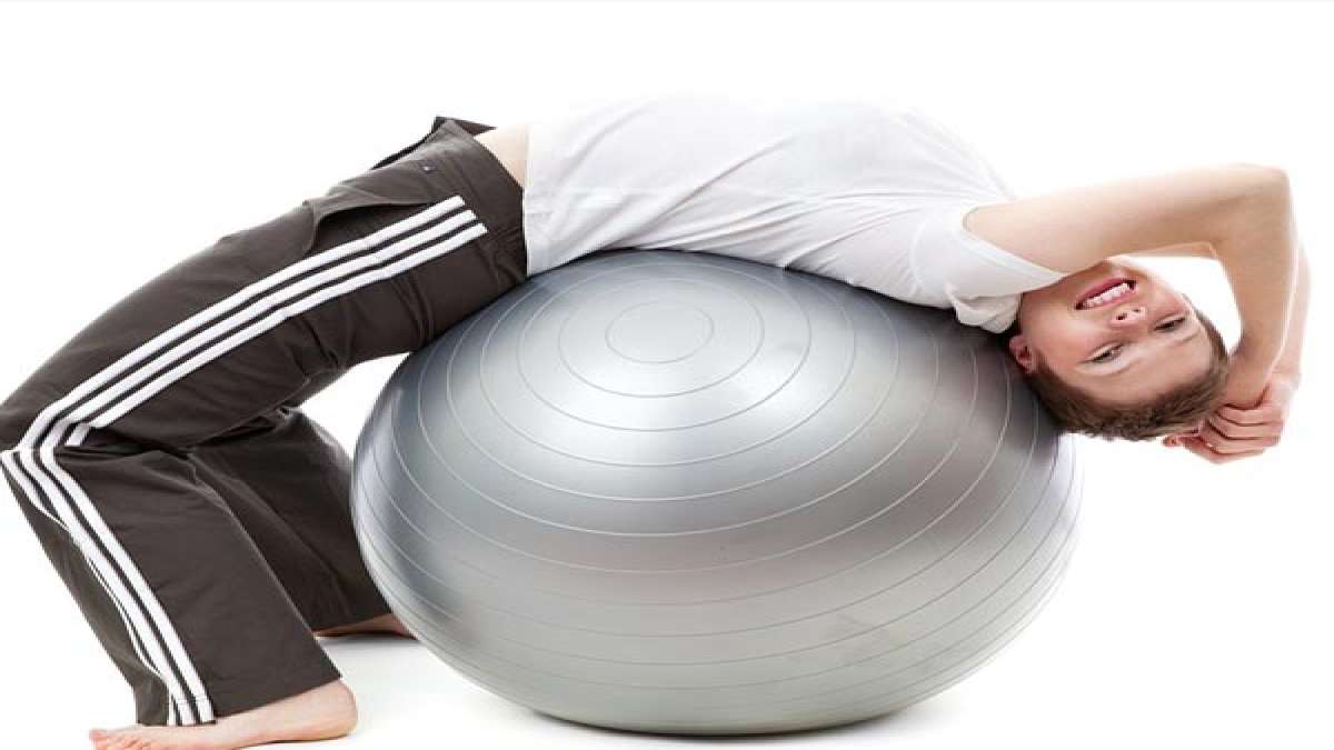 Top 10 Stability Ball Workouts And Exercises - Boldsky.com