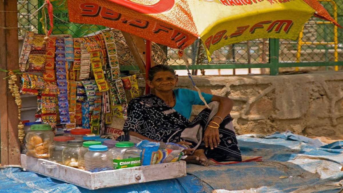 Delhi Drains Blocked With Pan-Gutka Packets - Boldsky.com