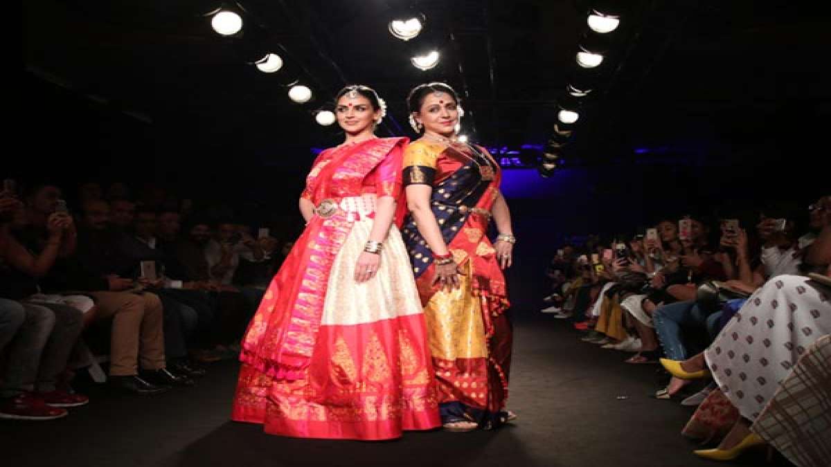 Hema Malini & Daughter Esha Deol In Their Ethnic Outfits At LFW 2018 ...